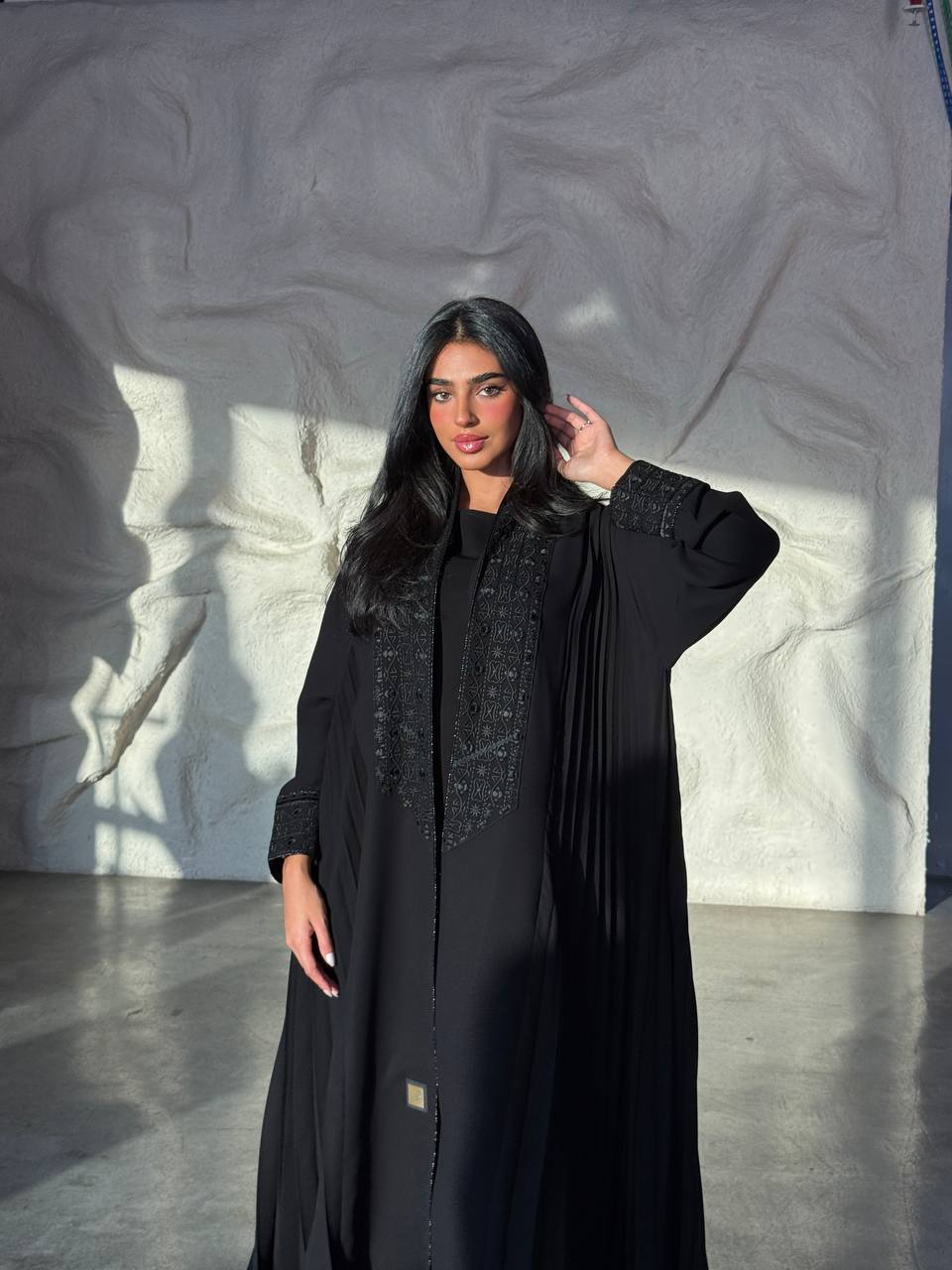 Black abaya, made of luxurious crepe fabric with embroidery C:6659